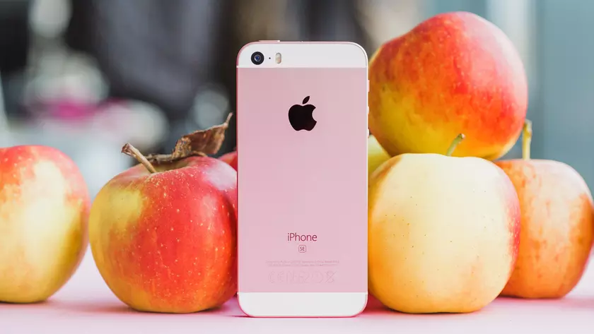 Apple ha reconocido el primer iPhone SE como un producto obsoleto ...