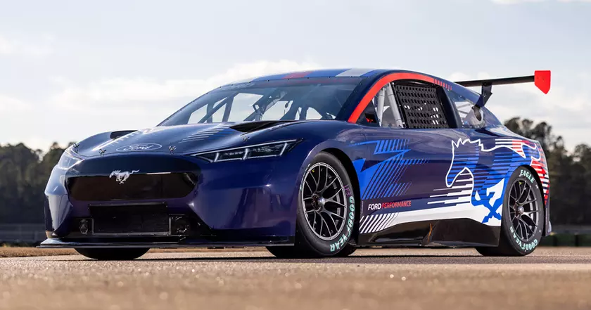 Prototipo NASCAR totalmente eléctrico de Ford: innovación en la pista