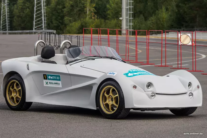 ¿Qué te parece, Ilon Max? Se presenta el roadster bielorruso con motor ...