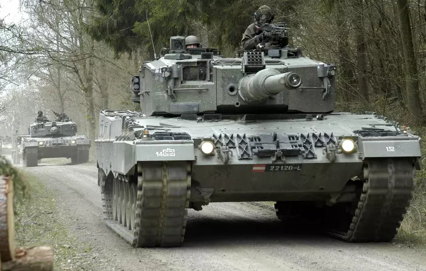 España transferirá a Ucrania 10 carros de combate Leopard 2A4 y 20 carros de combate M113 ...
