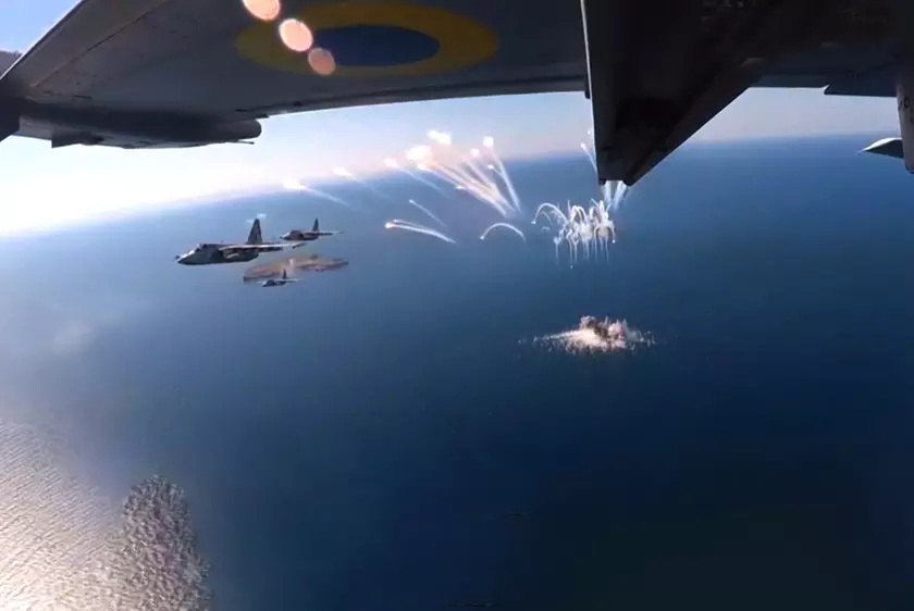 La aviación ucraniana el 30 de junio con la ayuda de Su-24 y Su-25 ...