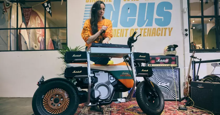 BMW CE 02: Bicicleta eléctrica de DJ de Deus Ex Machina